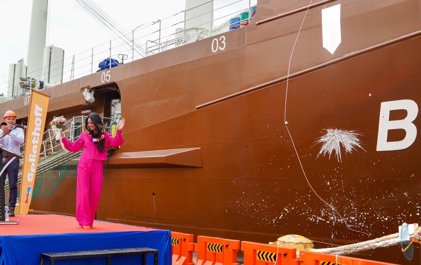 MV Bloemgracht christened in Batam Solid between every shore